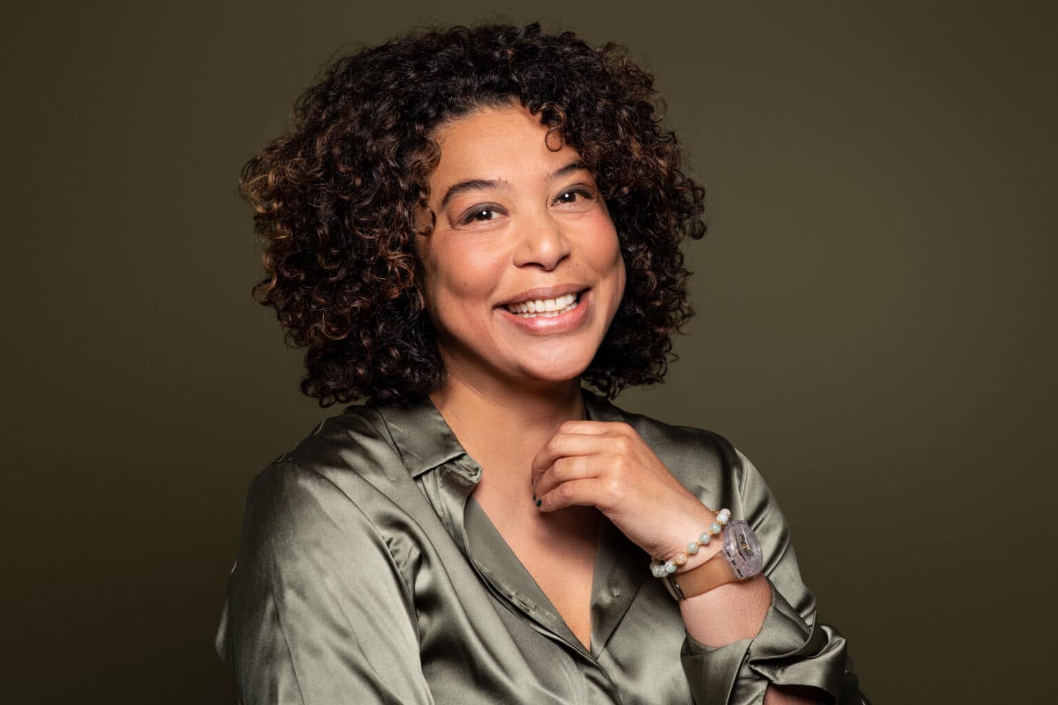 Over Anne - Qruun Schram